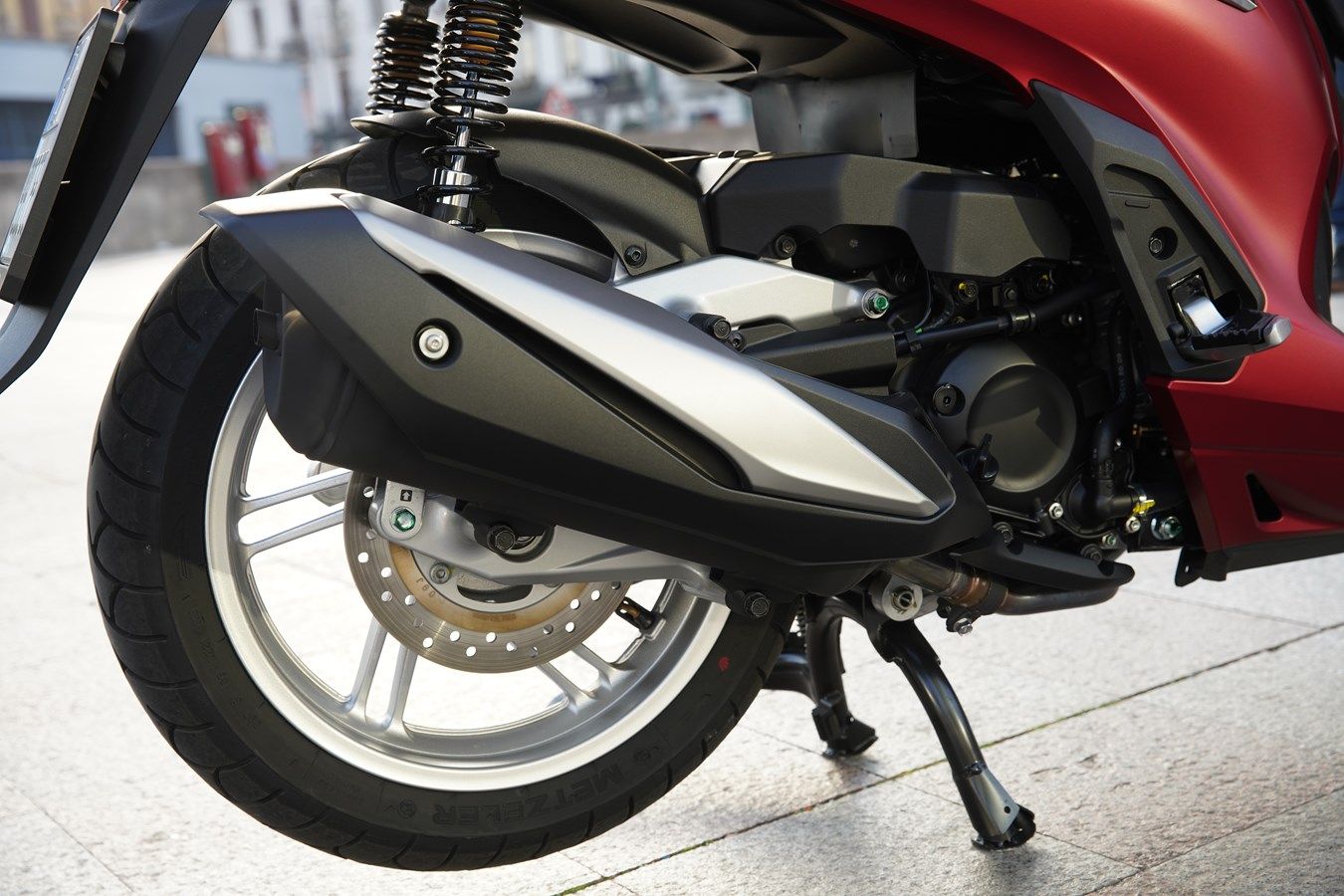 Honda SH 350: prezzo, velocità, scheda e rilevamenti